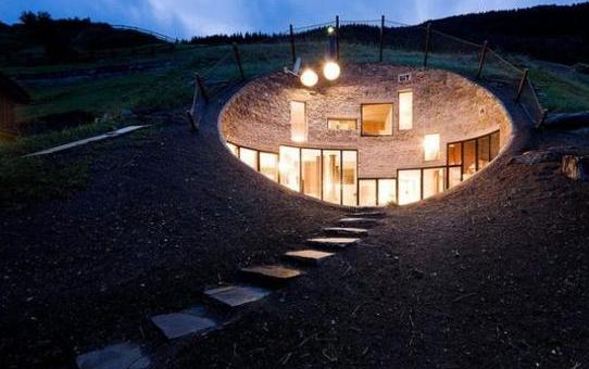 PROPERTY: DESIGN HOUSE IN SOIL