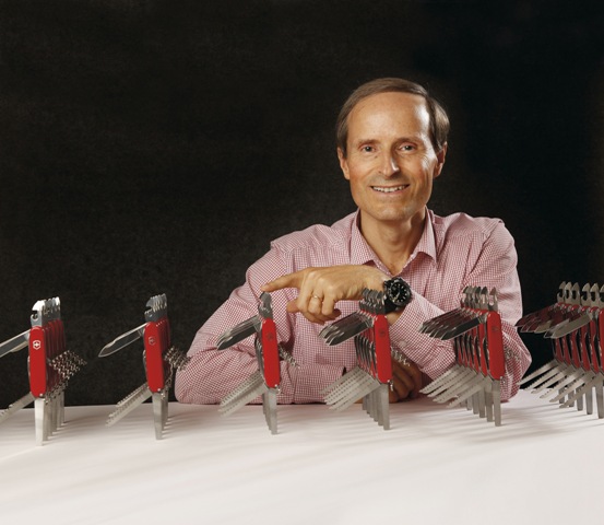 Carl Elsener Jr., galardonado con el Swiss Award 2011 ~ Informanet