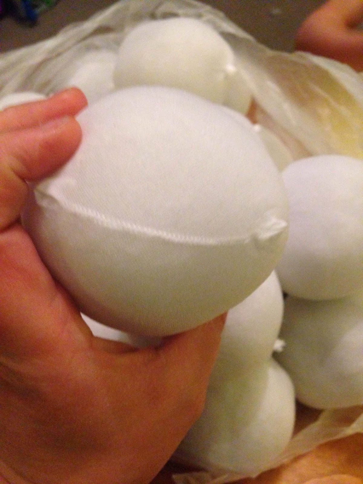 Show & Tell: Homemade Indoor Snowball Fight | The Dabbling Crafter