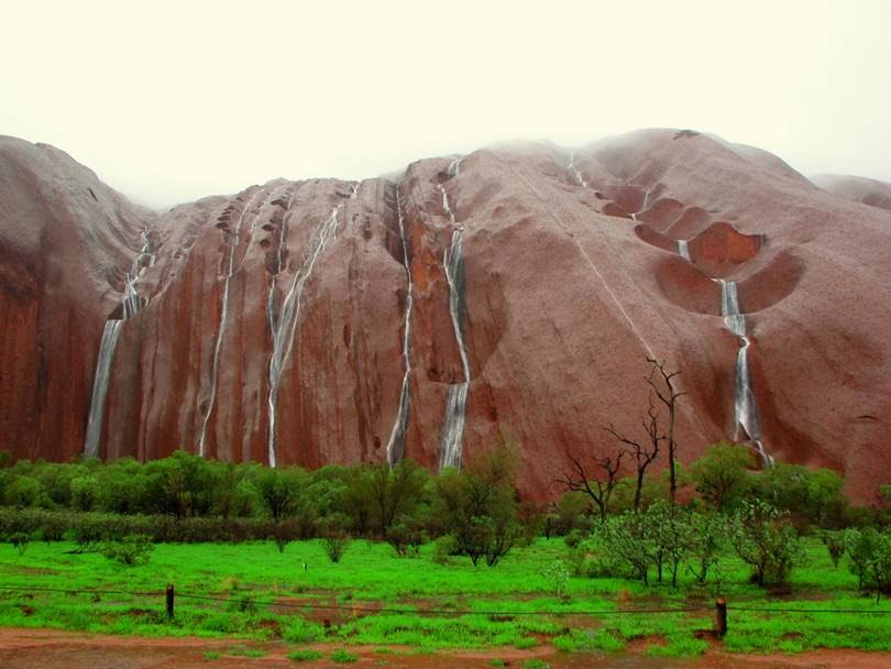 Uluru Waterfalls: Ayers Rock Fall