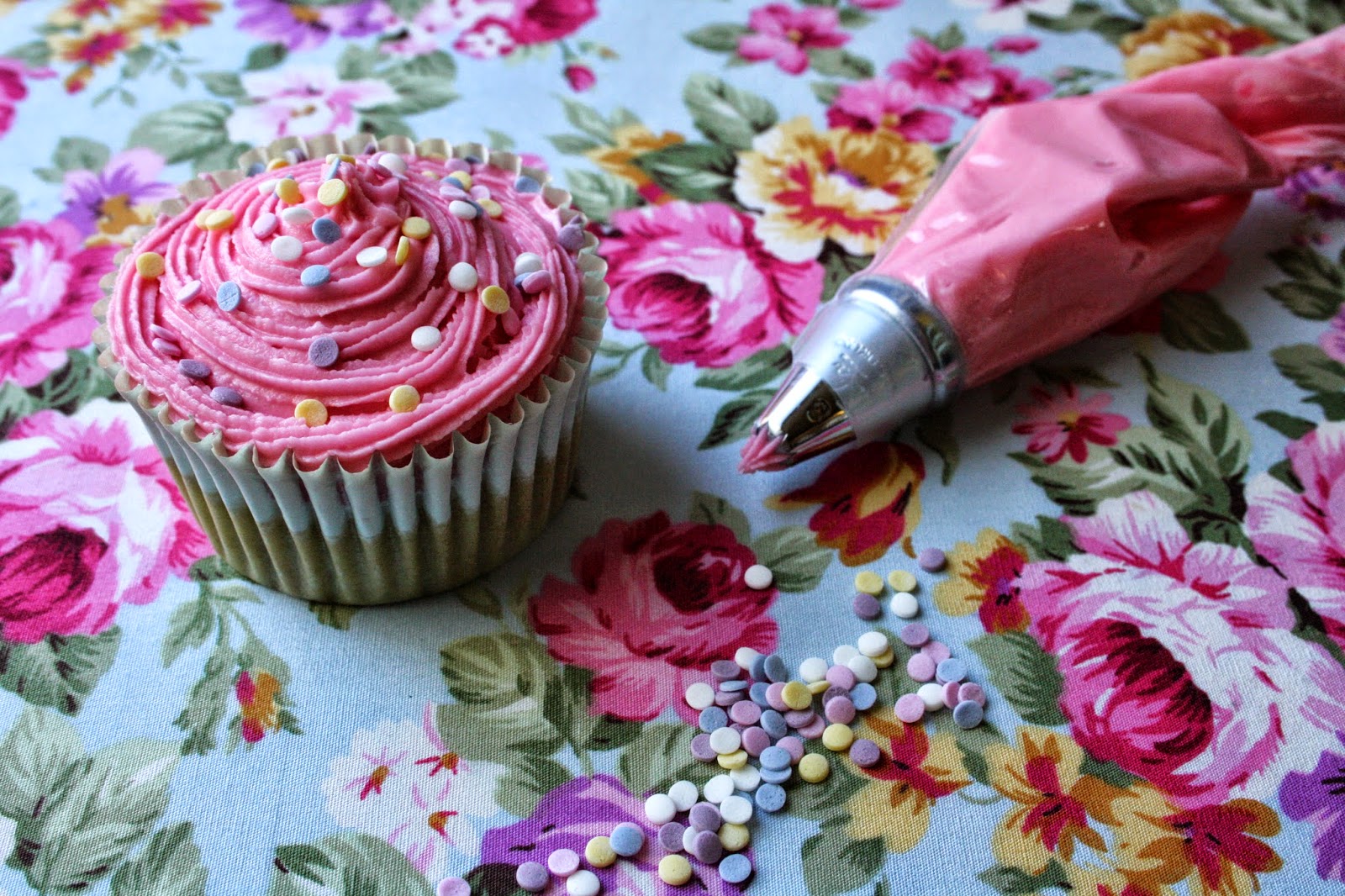 Floral Frosting: Single Serving Cupcakes Two Ways