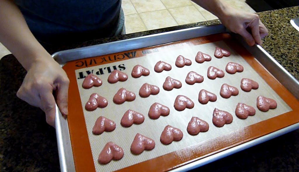 Vera's Cookbook: Macaron... Heart Macaron!
