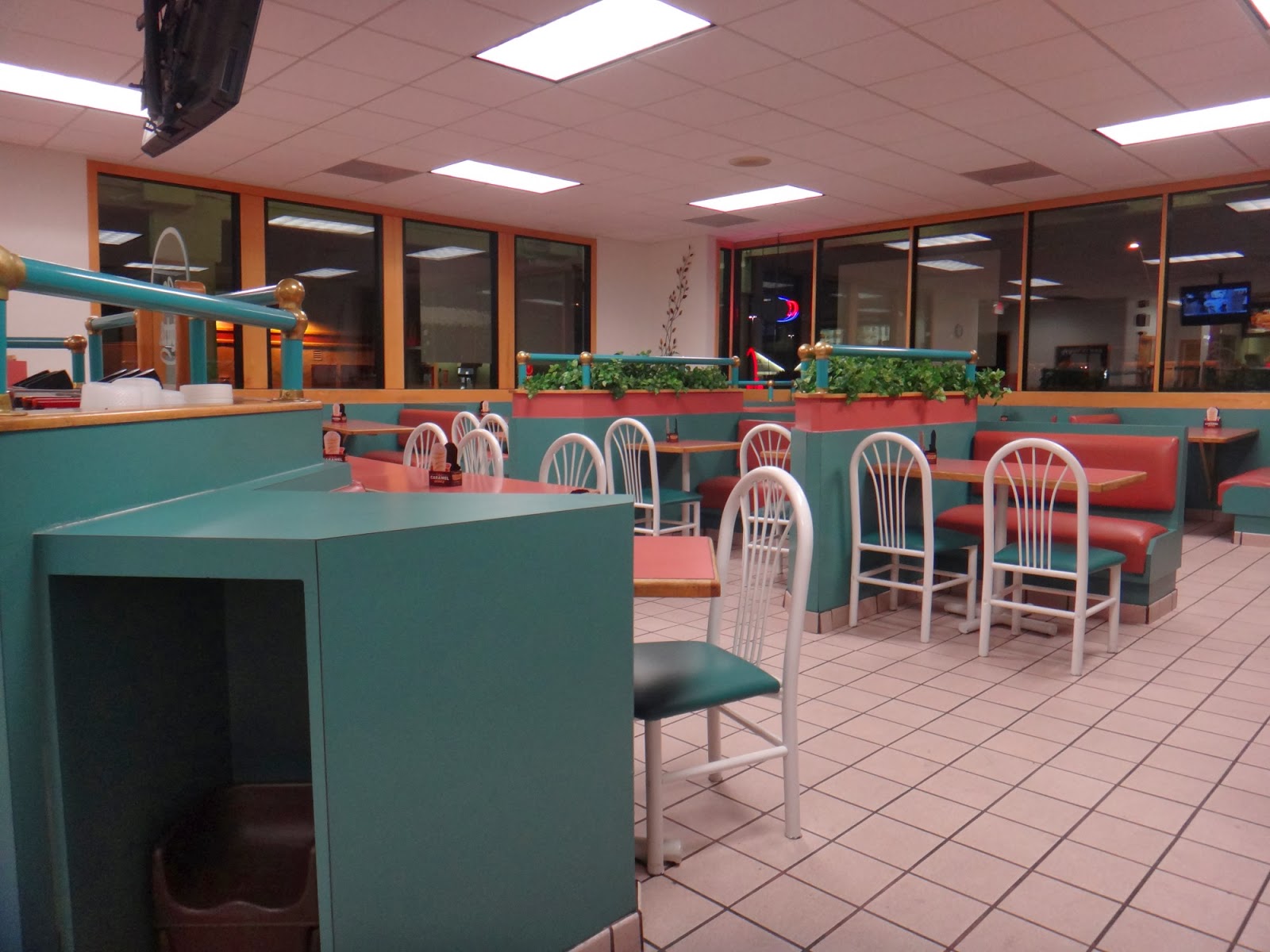 HelloKen.com: Two empty restaurants, one empty stomach