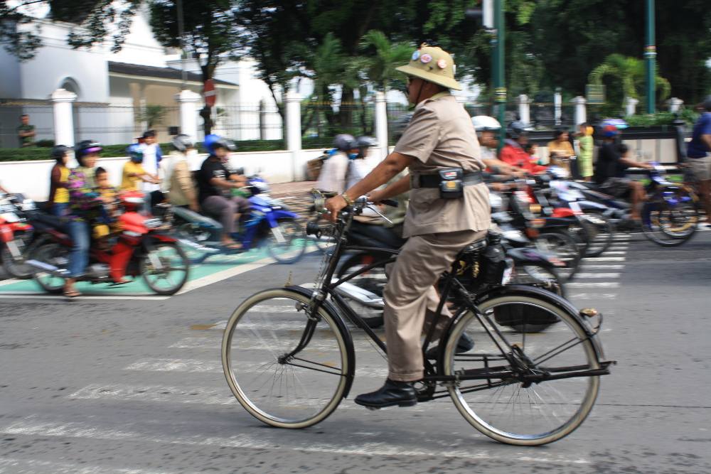 SEJARAH SEPEDA ONTHEL DAN CERITA DALAM MODERNITAS | SASTRA PERUBAHAN
