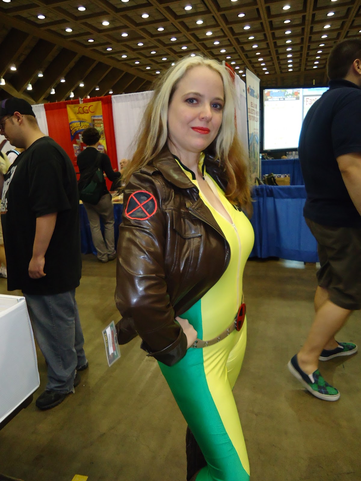 I know why people hate me.: Baltimore Comic Con 2011 photos 1