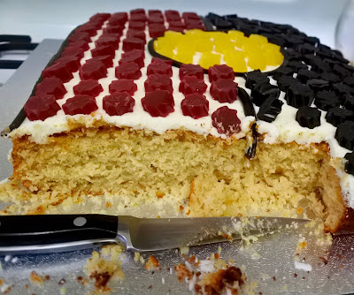 Green Gourmet Giraffe: Aboriginal flag cake for NAIDOC Week