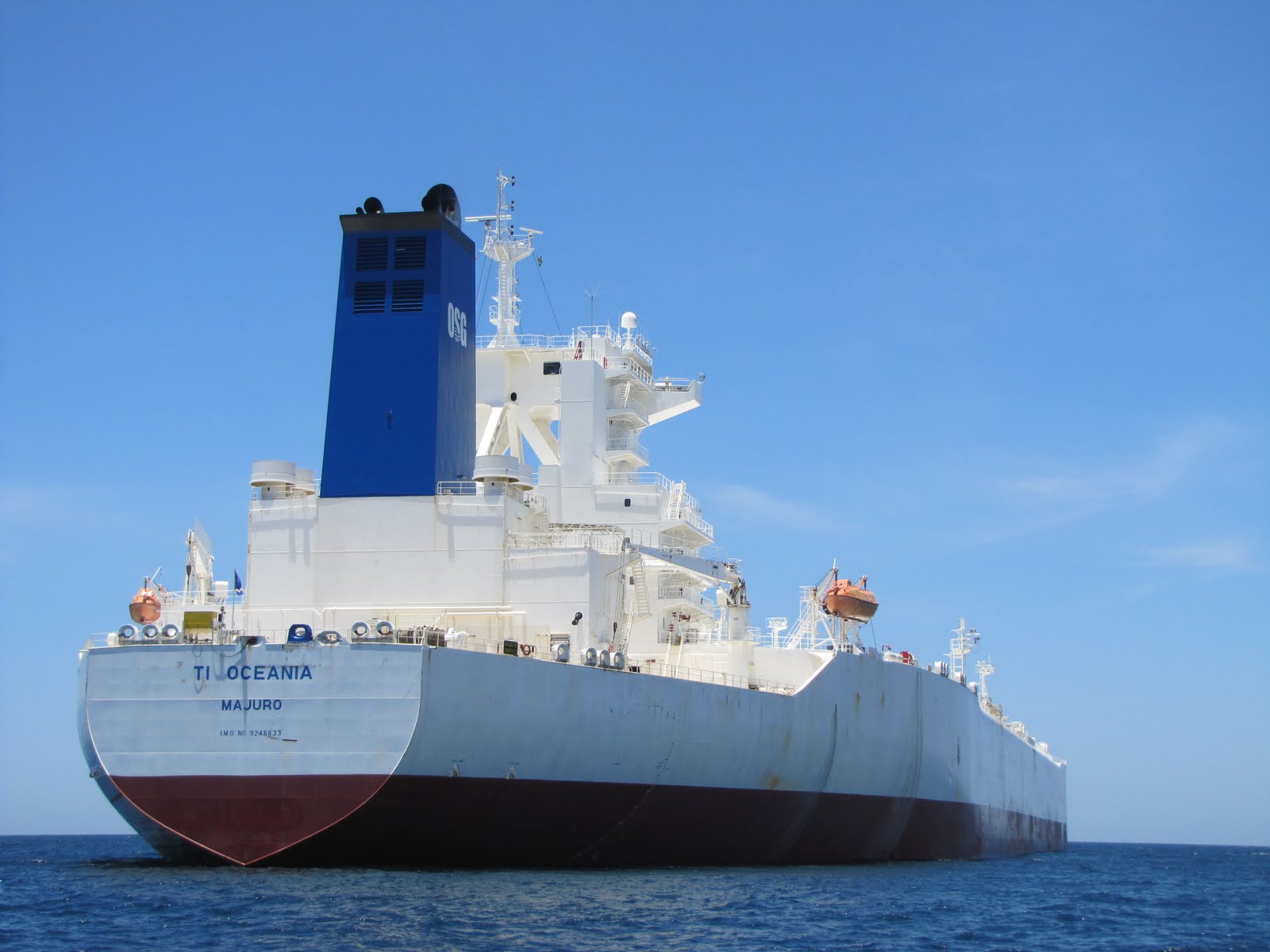 Navios em Santos: TI Oceania: Um dos maiores do mundo esteve no Brasil.