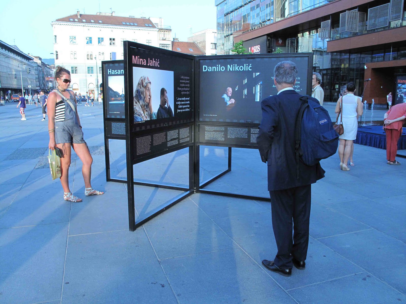 The Rescuers Research Project: Paul Lowe's exhibition photos