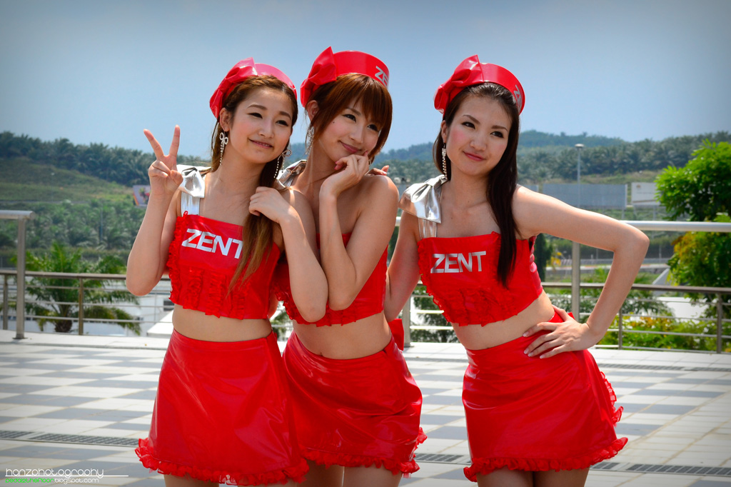 The Uniform Girls: [PIC] Zent motor show girls Red