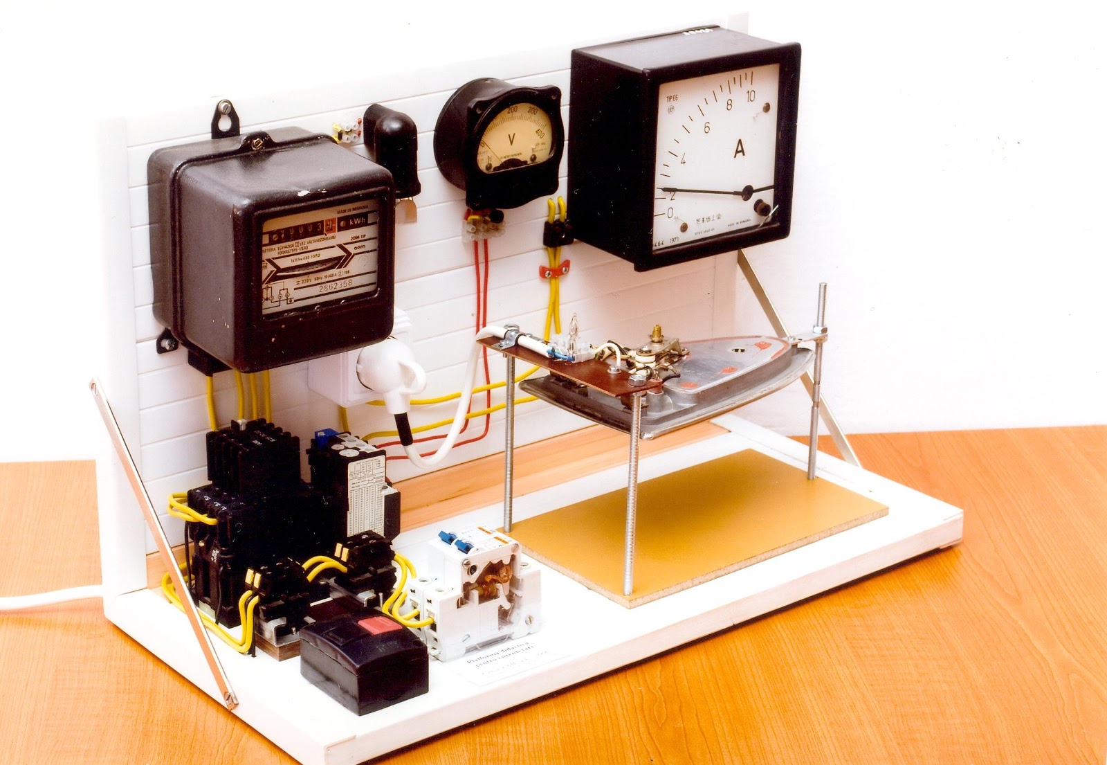 Dorin Goagă: Machete didactice