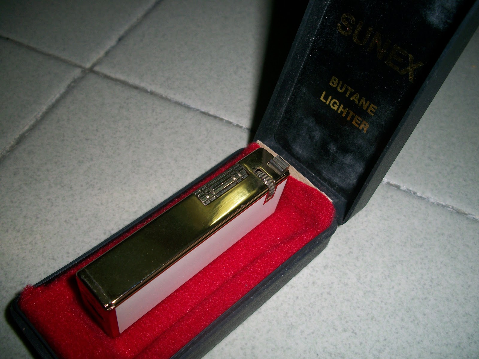 collectible items: VINTAGE NOS SUNEX BUTANE LIGHTER WITH CAMEL ...