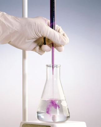 TITRASI REDUKSI OKSIDASI (REDOKS) : PENJELASAN, JENIS, CONTOH DAN PENERAPAN