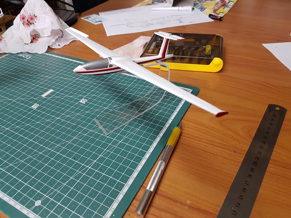 Machete avioane lemn la comandă... : Machetă planor IS 28 B2