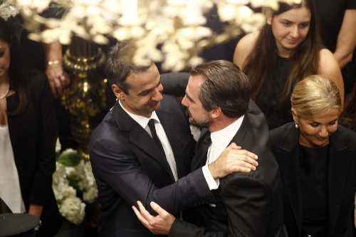 ΠΡΕΖΑ TV ©: Όλη η εγχωρια διαπλοκη παρηλασε στη κηδεια του Κωνσταντινου ...