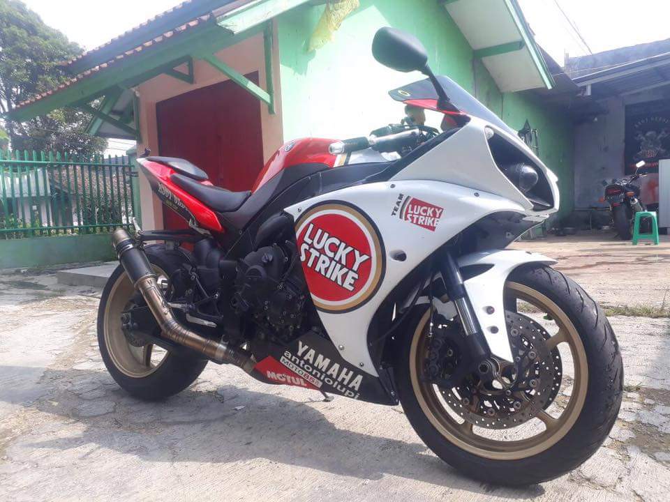 Jual Moge Yamaha R1 Tahun 2012 Sticker Lucky Strike - LAPAK MOTOR BEKAS ...