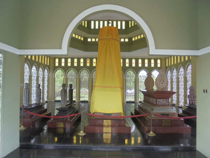 SENI LAMA MELAYU (MALAY OLDEN ART): Makam Sultan Syarif Kasim dan ...
