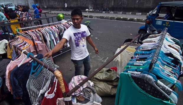Fikom Jayabaya: Pasar Senen "Baju Bekas" (Inang - Inang)