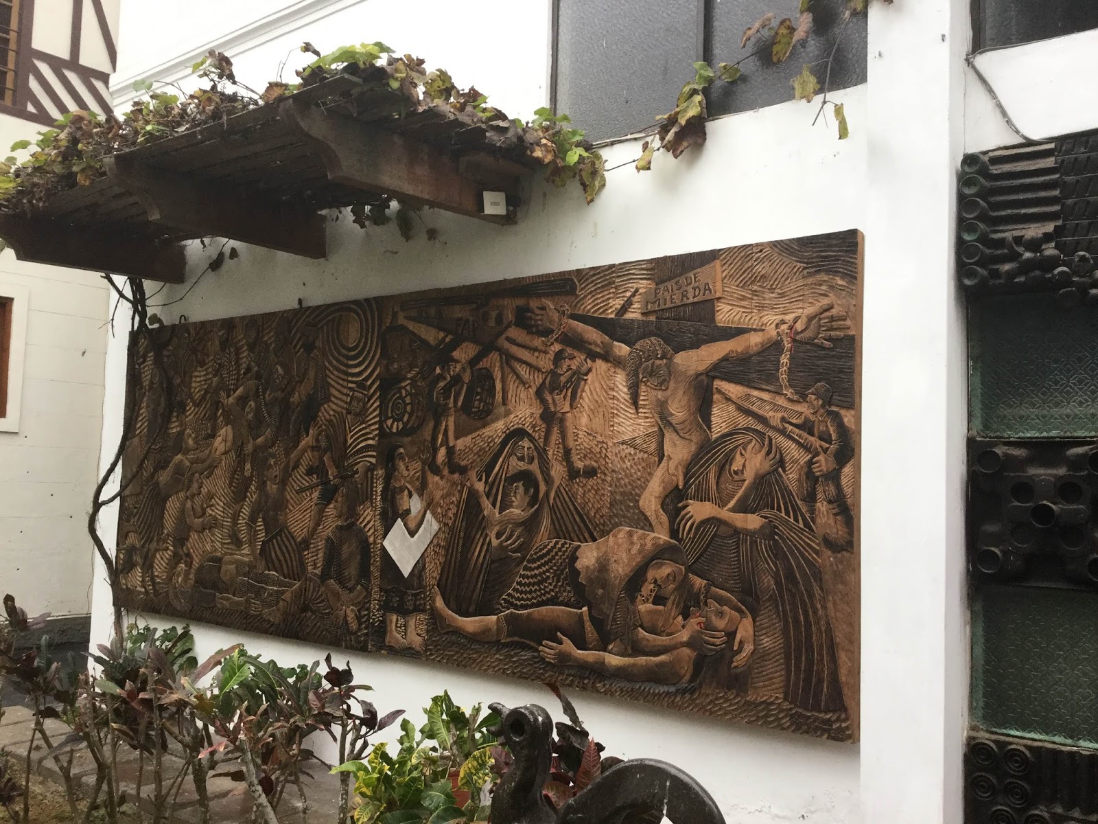 Domo Chamal : Victor Delfín, visitando su casa- galería