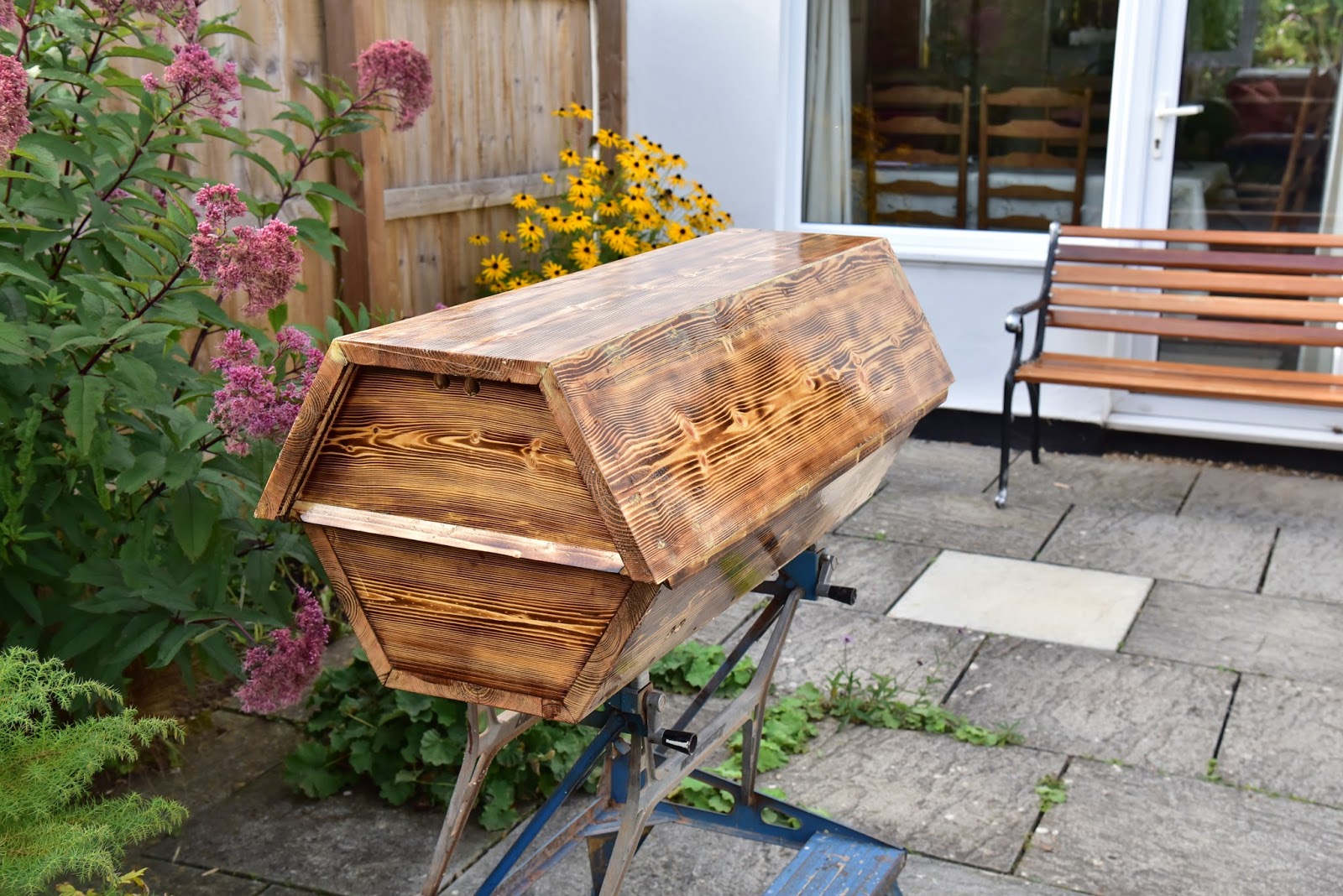 Head for the Hills: How to make a Barn style beehive
