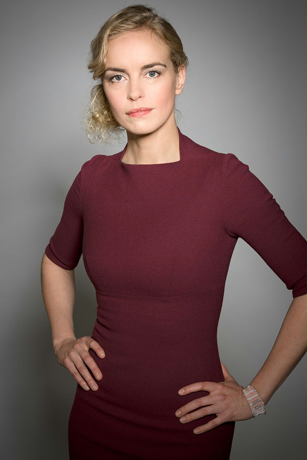 HECHOS & VIDAS: NINA HOSS