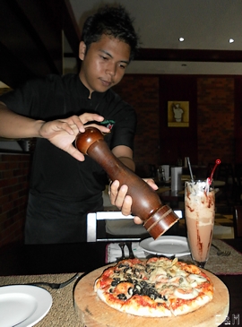Fratini's Restaurant @ Labuan Island | Elephants & Mangoes