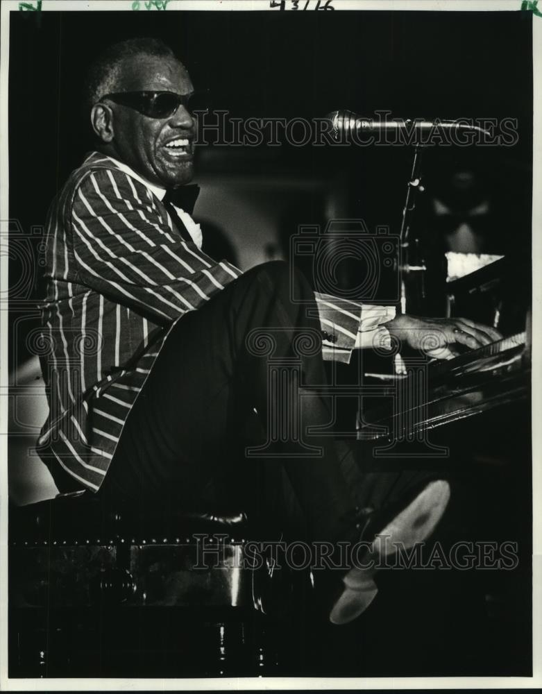 Ray Charles Video Museum: Ray Charles Is In Town - Chronology 1986