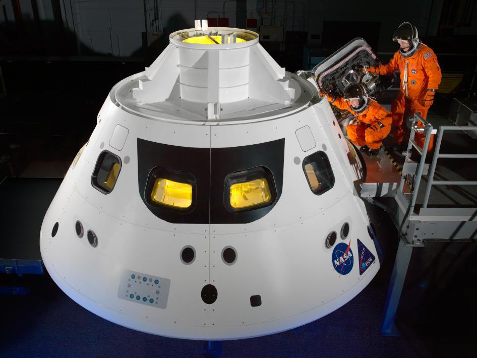 Suburban spaceman: NASA Orion Crew Module: Astronauts Step into spacecraft