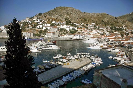 ΜΑΥΡΗ ΤΡΥΠΑ ΣΤΟ ΝΗΣΙ... ΠΟΙΟΣ ΣΕΙΣΜΟΣ ΡΕ ΠΑΙΔΙΑ...;;; ΟΥΤΕ ΠΟΥ ΤΟΝ ...