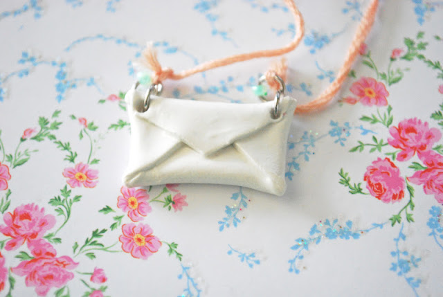 stellaire: DIY clay envelope necklace