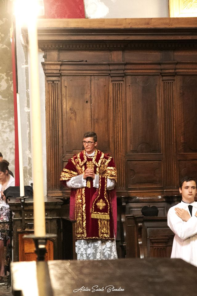New Liturgical Movement: A Recent Solemn Mass in the Rite of Lyon