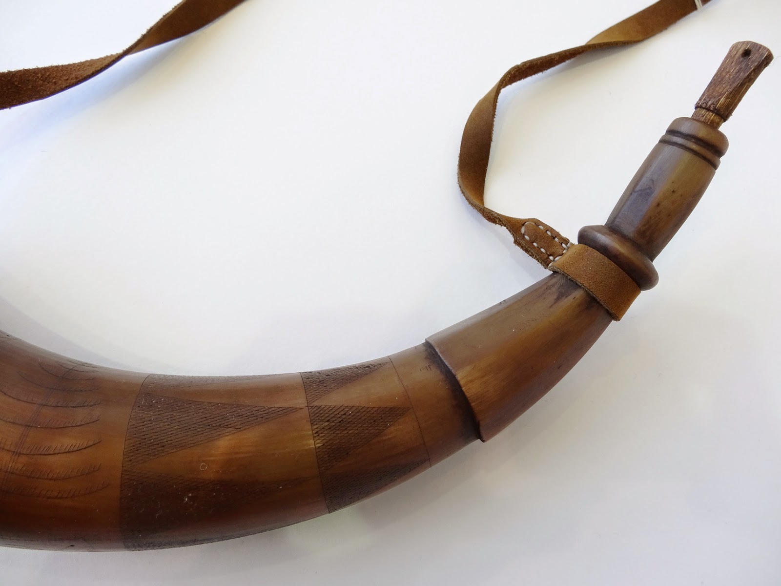 Contemporary Makers: Powder Horn by Mike Small