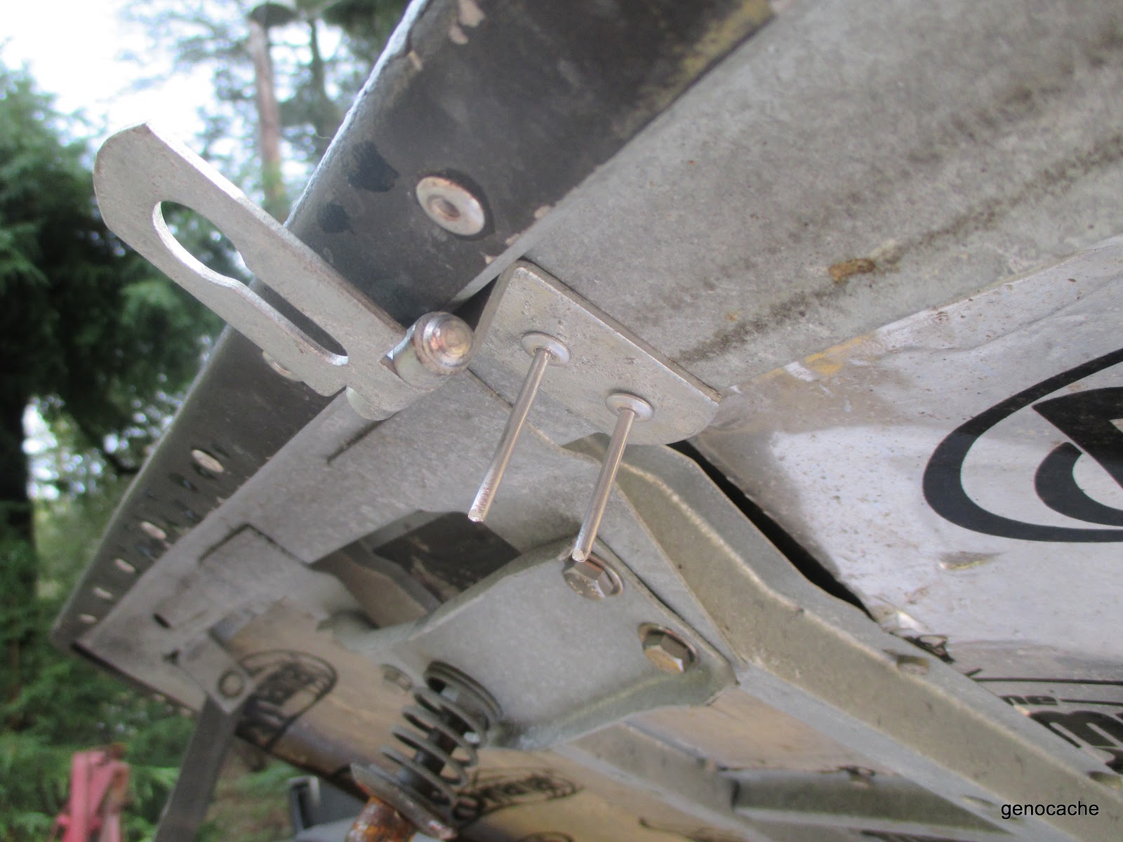 Genocache: Locking up the Land Rover, bonnet and fuel