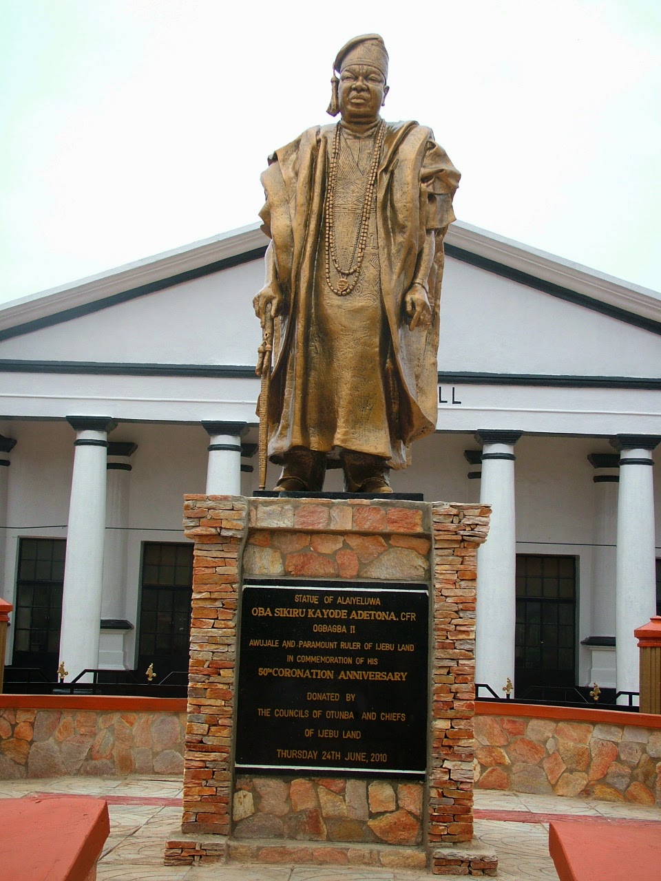 EMSTC art gallery: STATUE OF THE ALAYELUWA, OBA SIKIRU KAYODE ADETONA ...