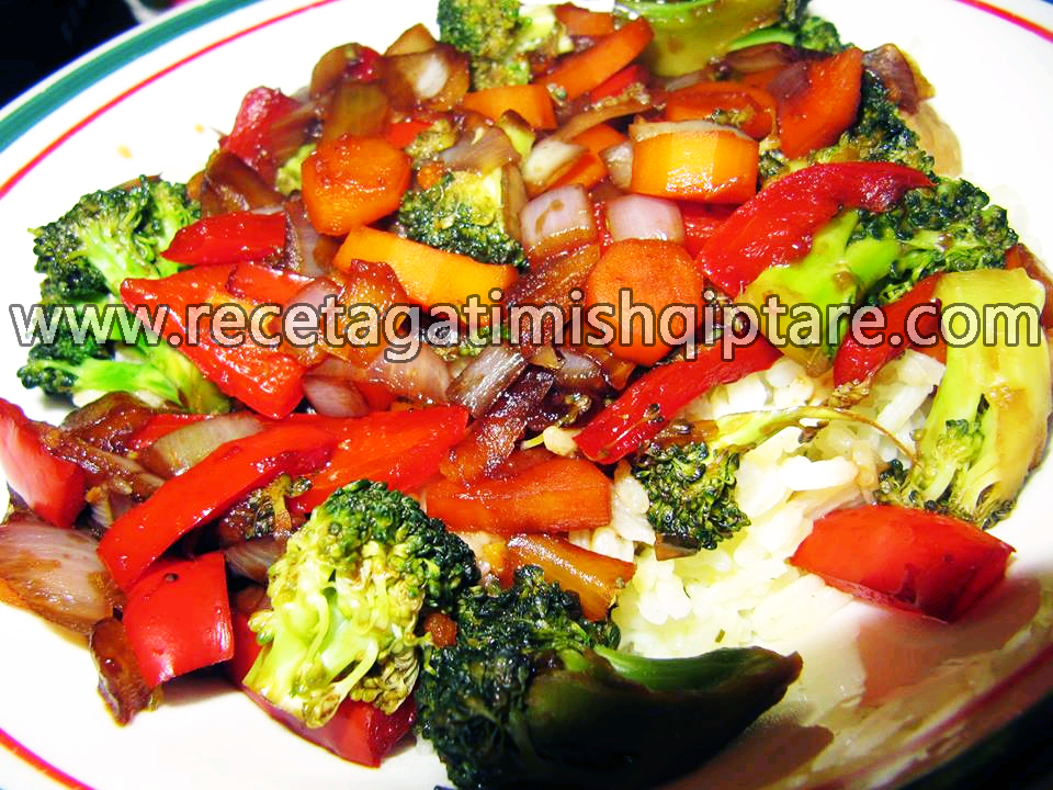 Receta Gatimi Shqip: Gjelle me oriz dhe perime të ferguara