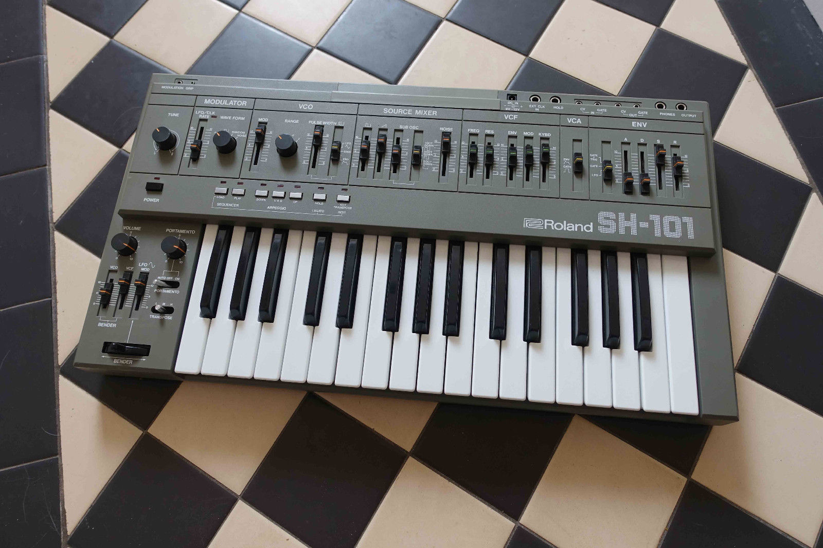 MATRIXSYNTH: Roland SH-101