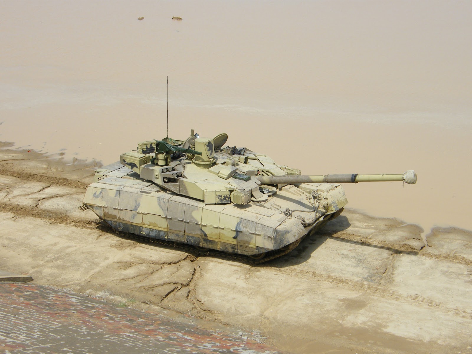 Glavcom: T-84 Oplot model 2013 -3