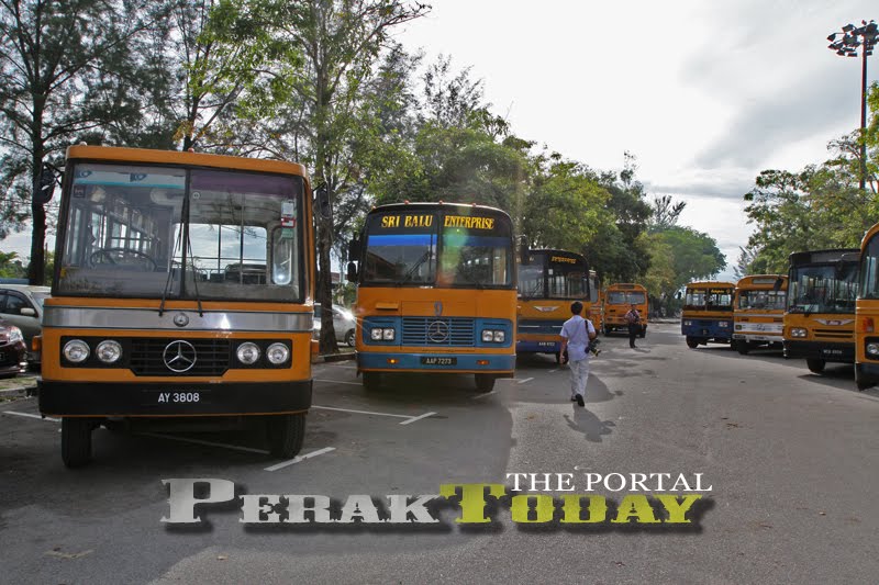 DEMO DI STADIUM IPOH PERAK ~ Zamira Bas Sekolah