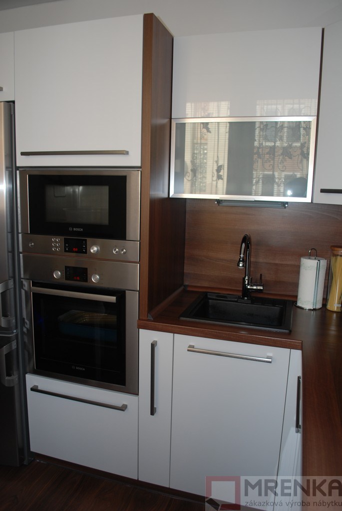 MRENKA - Zakázková stolárska výroba ®: Malá rohová bytová kuchyňa - Trnava