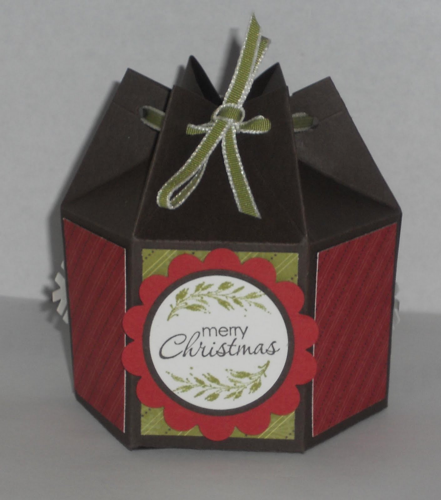 Krafty Klemo: 6 Sided Christmas Box