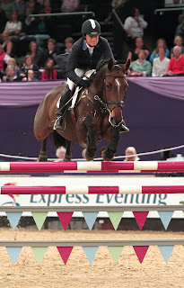 Jump-mail: Pippa Funnell leads the winners on first day of HOYS 2011