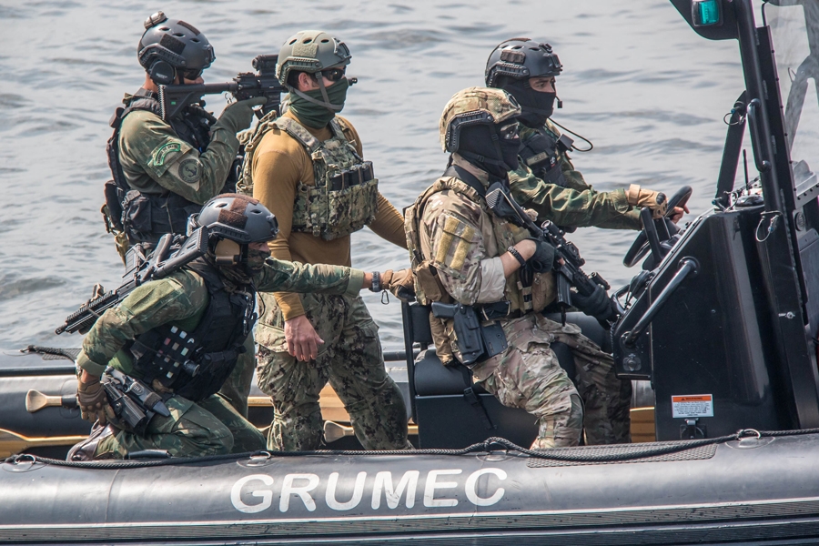 Grupamento de Mergulhadores de Combate (GRUMEC) / Combat Divers Group ...