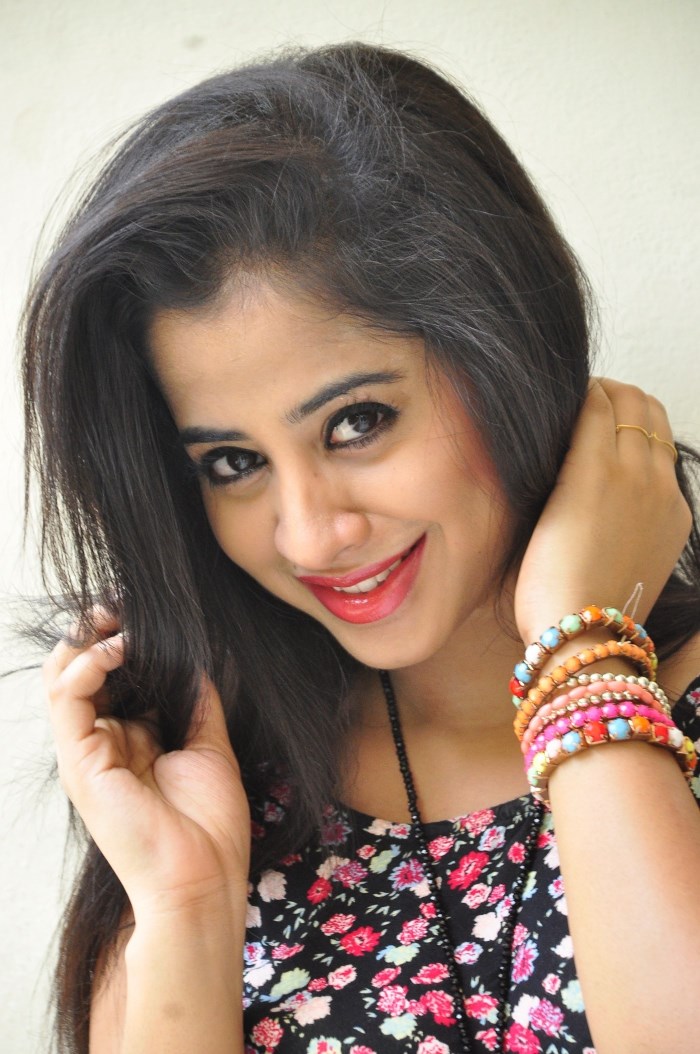 CAP: Swathi Dikshit Hot HD Images Pictures