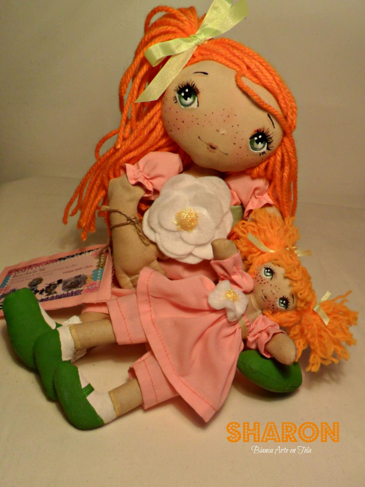 DOLL SHARON NACIO DE LA TELA DE ALGODÓN