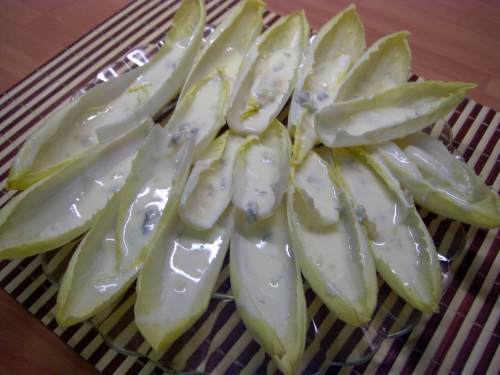 aroma de albahaca: ENDIVIAS AL ROQUEFORT