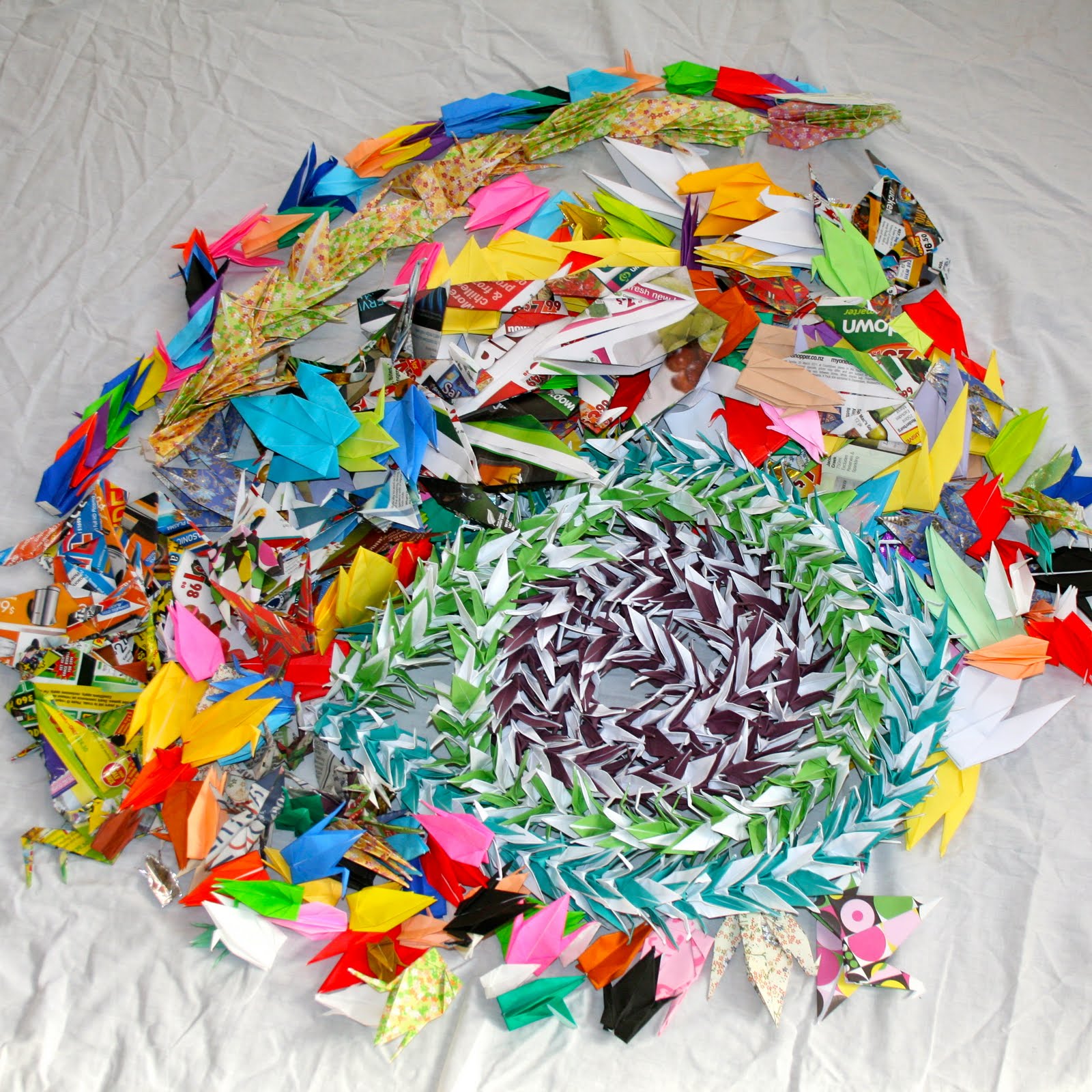 Eat, Knit, Love. . .: Fold. . . how many paper cranes so far?! COMPETITION