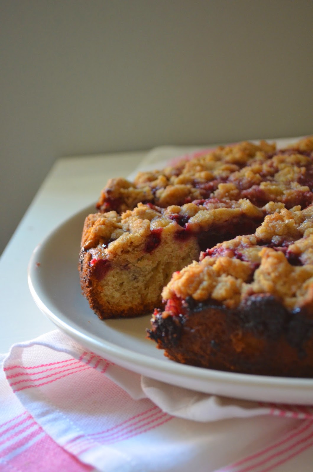 amour fou(d): fruit-filled coffee cake.