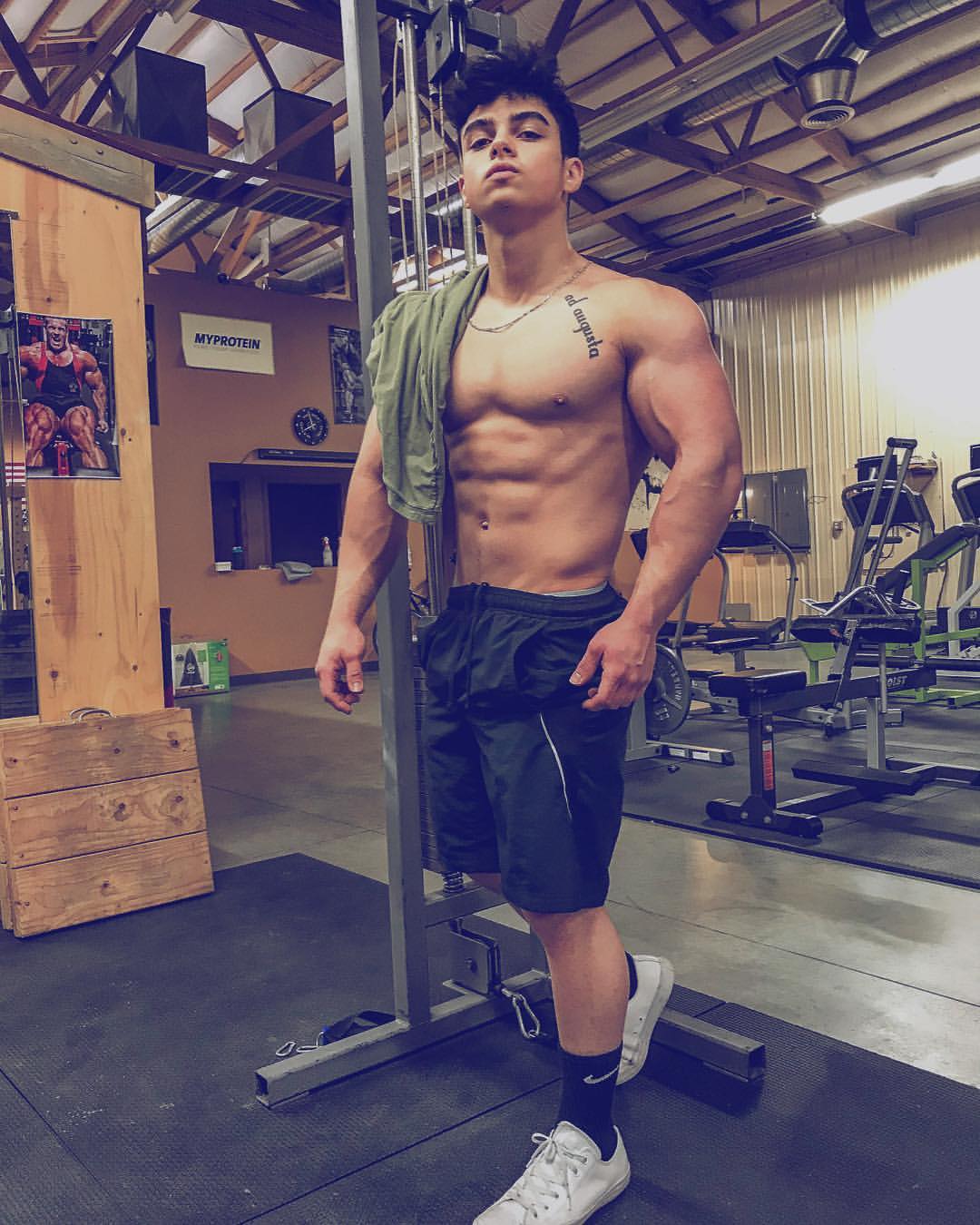 the beauty of male muscle: Mikhail