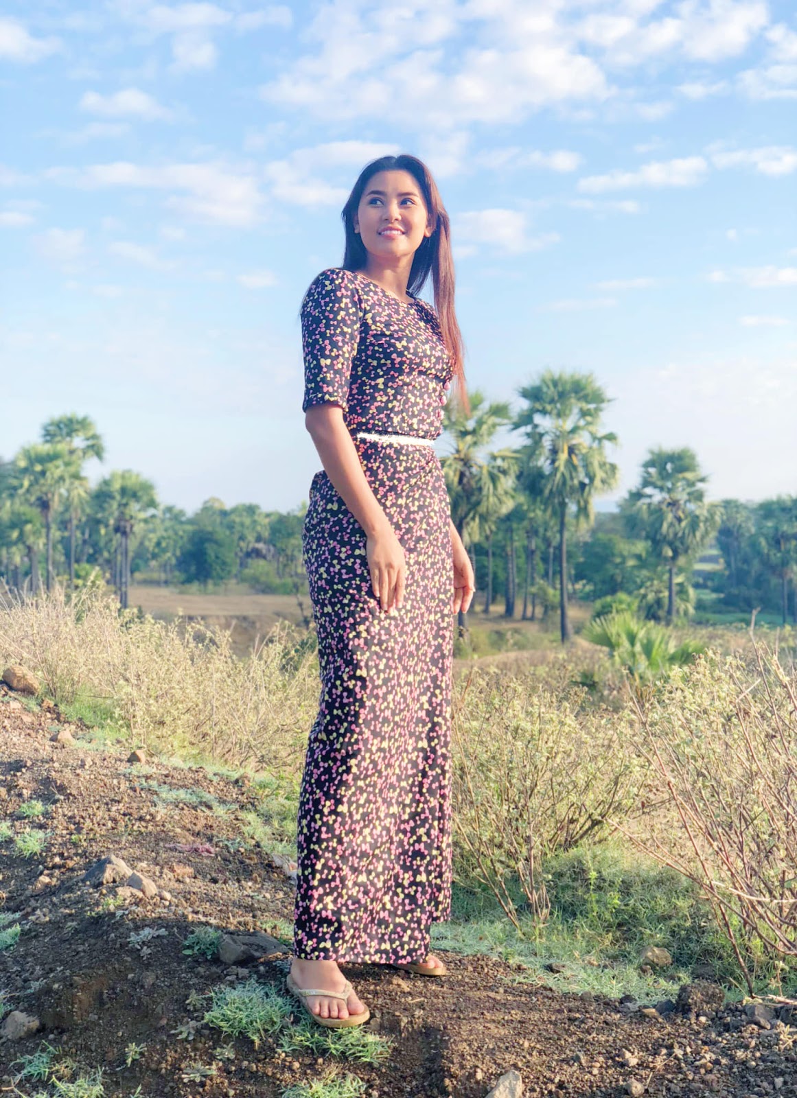 Myat Thu Thu Zin Photos Collection in Burmese Outfit