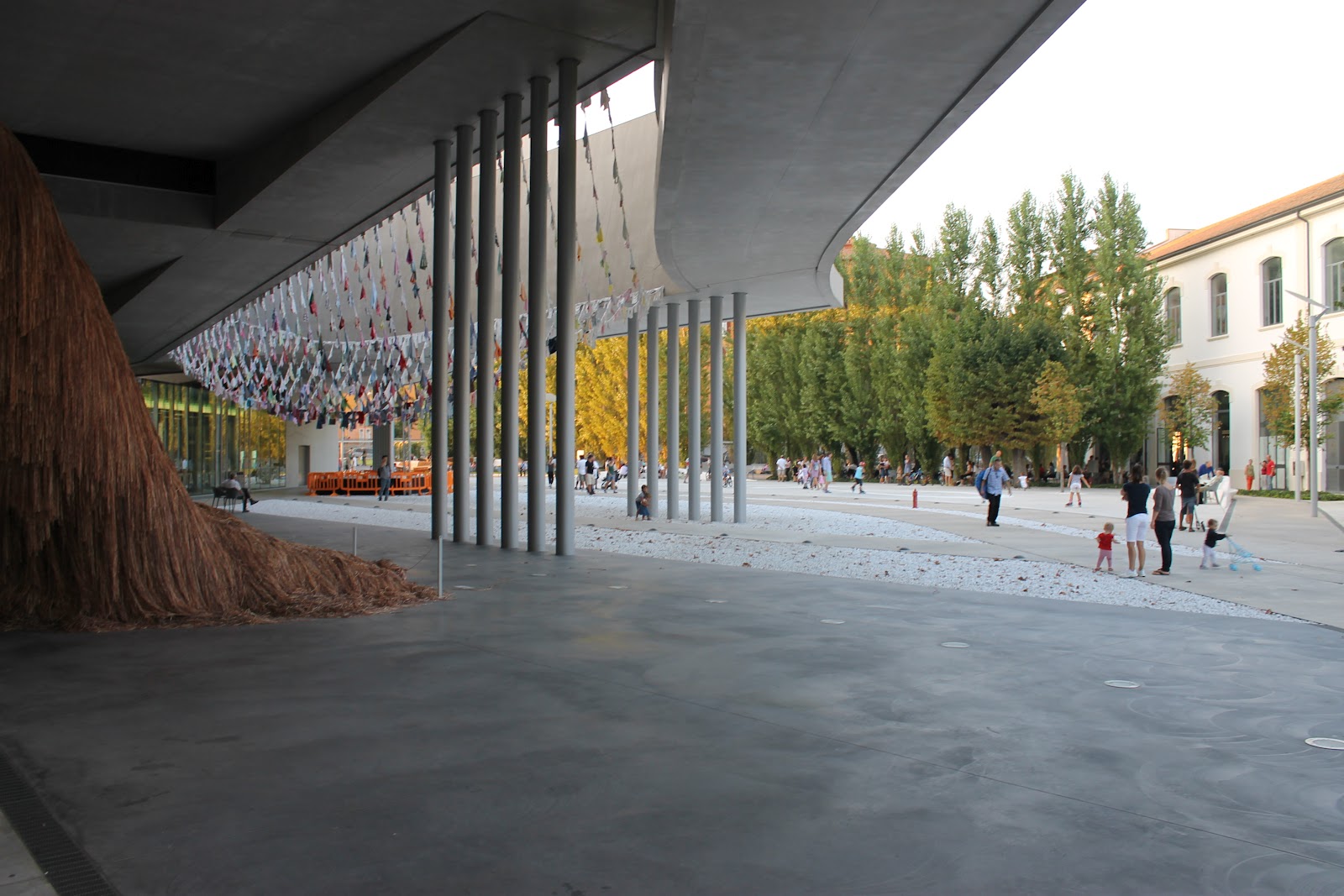 Blondes in Milan: Rome and it's modern architecture!