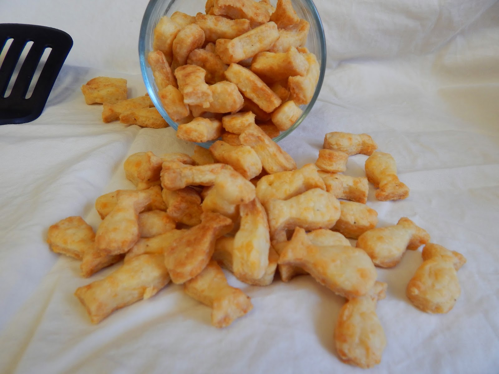 MorningNooNight: Cheddar Fish Crackers